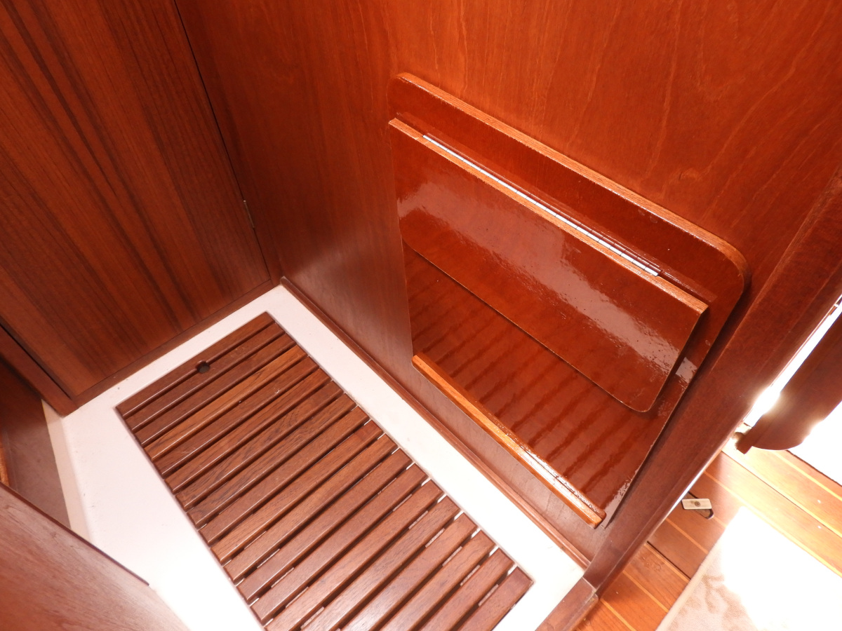 Making a Fold-Down Step - Currents Bluewater Cruising